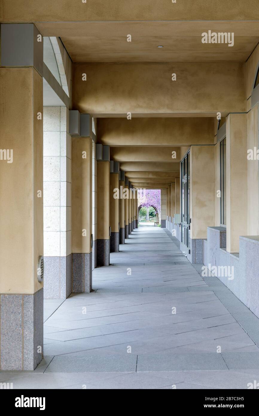Empty campus hi-res stock photography and images - Alamy