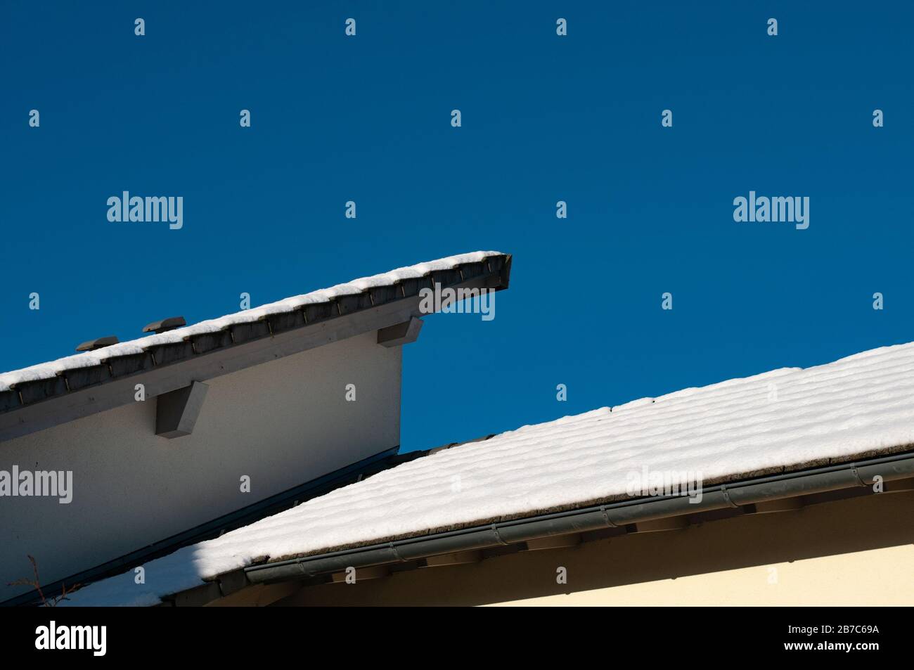 Staggered roof hi-res stock photography and images - Alamy