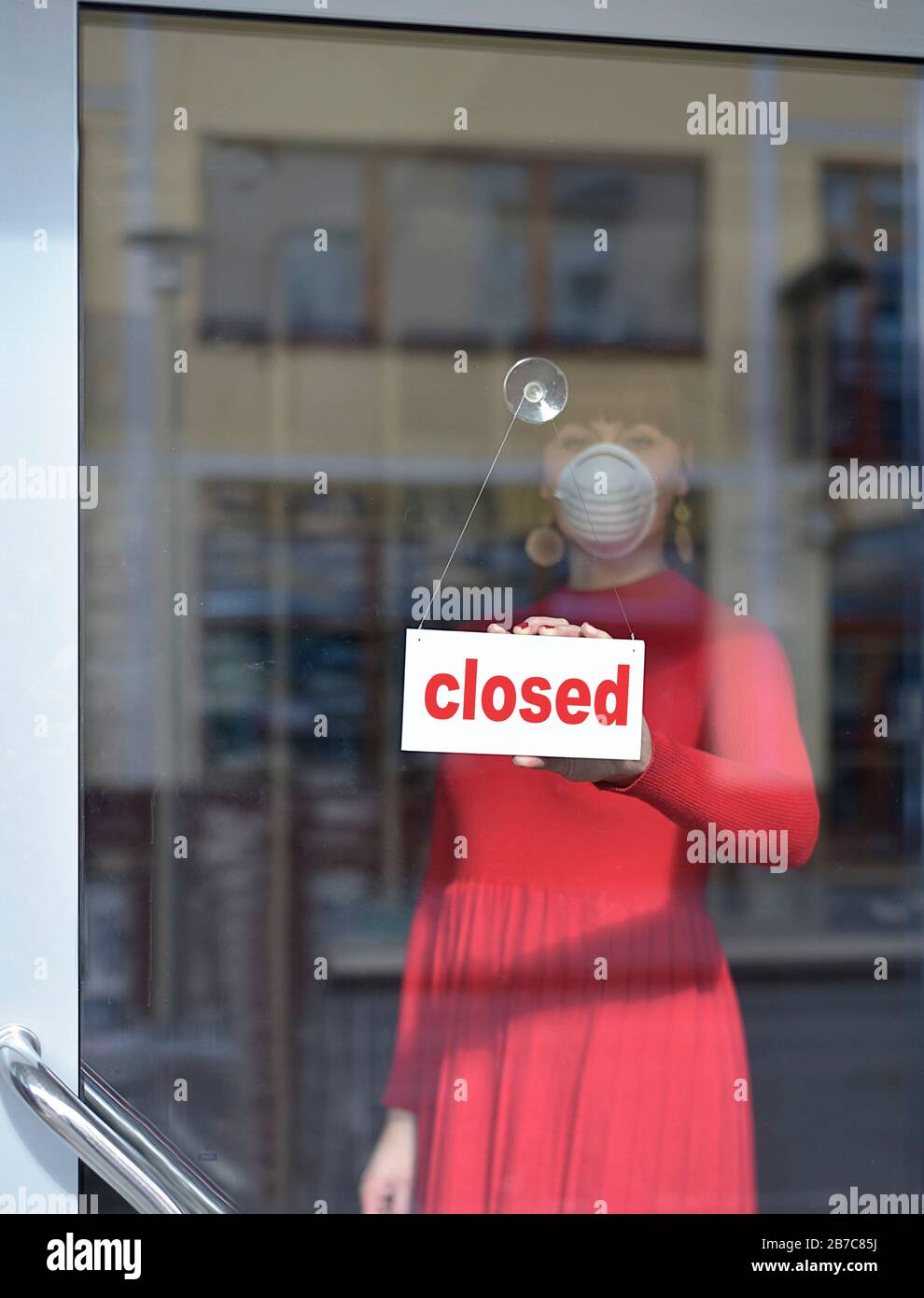 Closed clothes hi-res stock photography and images - Alamy