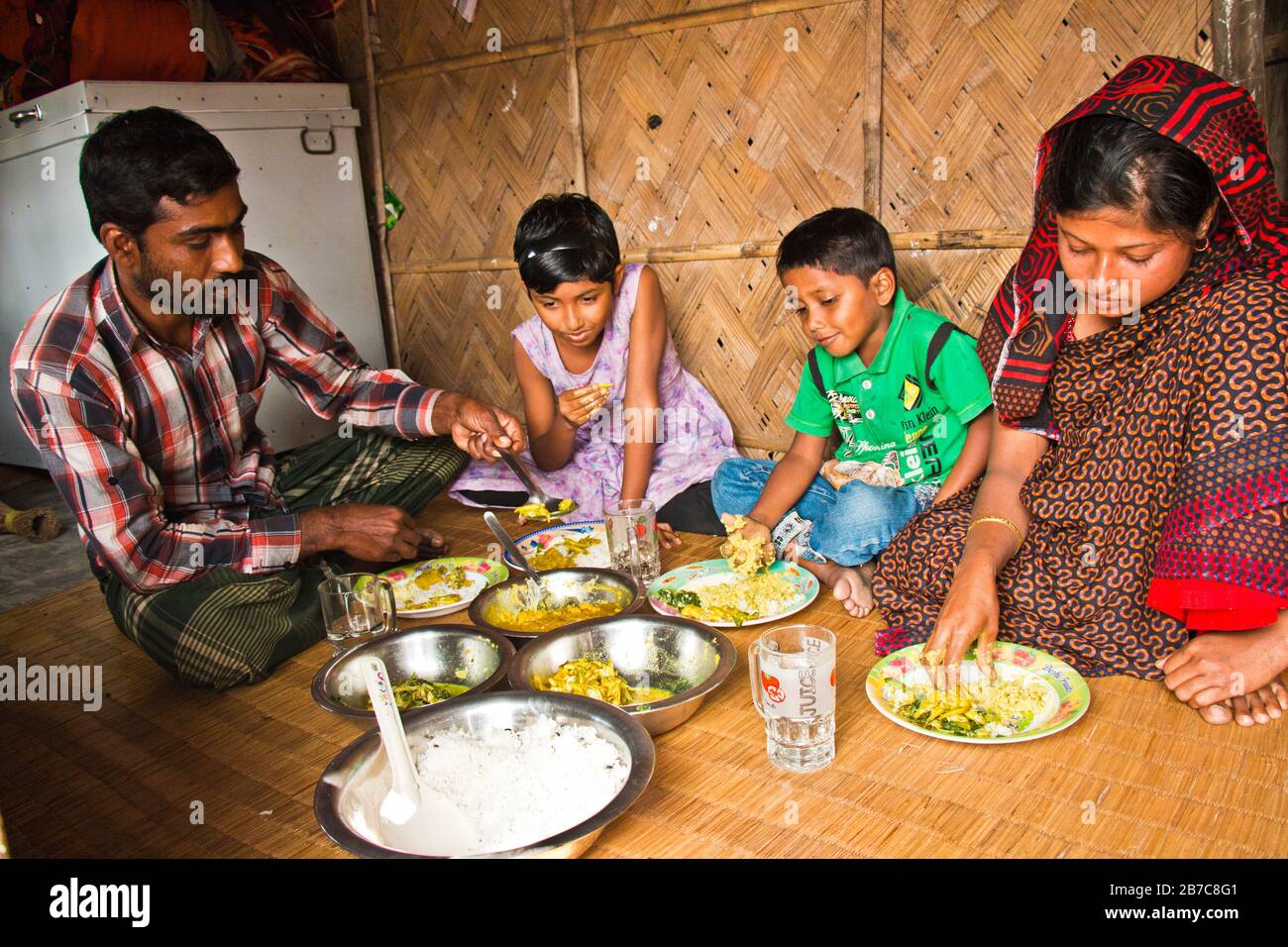 Bangladeshi family hi-res stock photography and images - Alamy