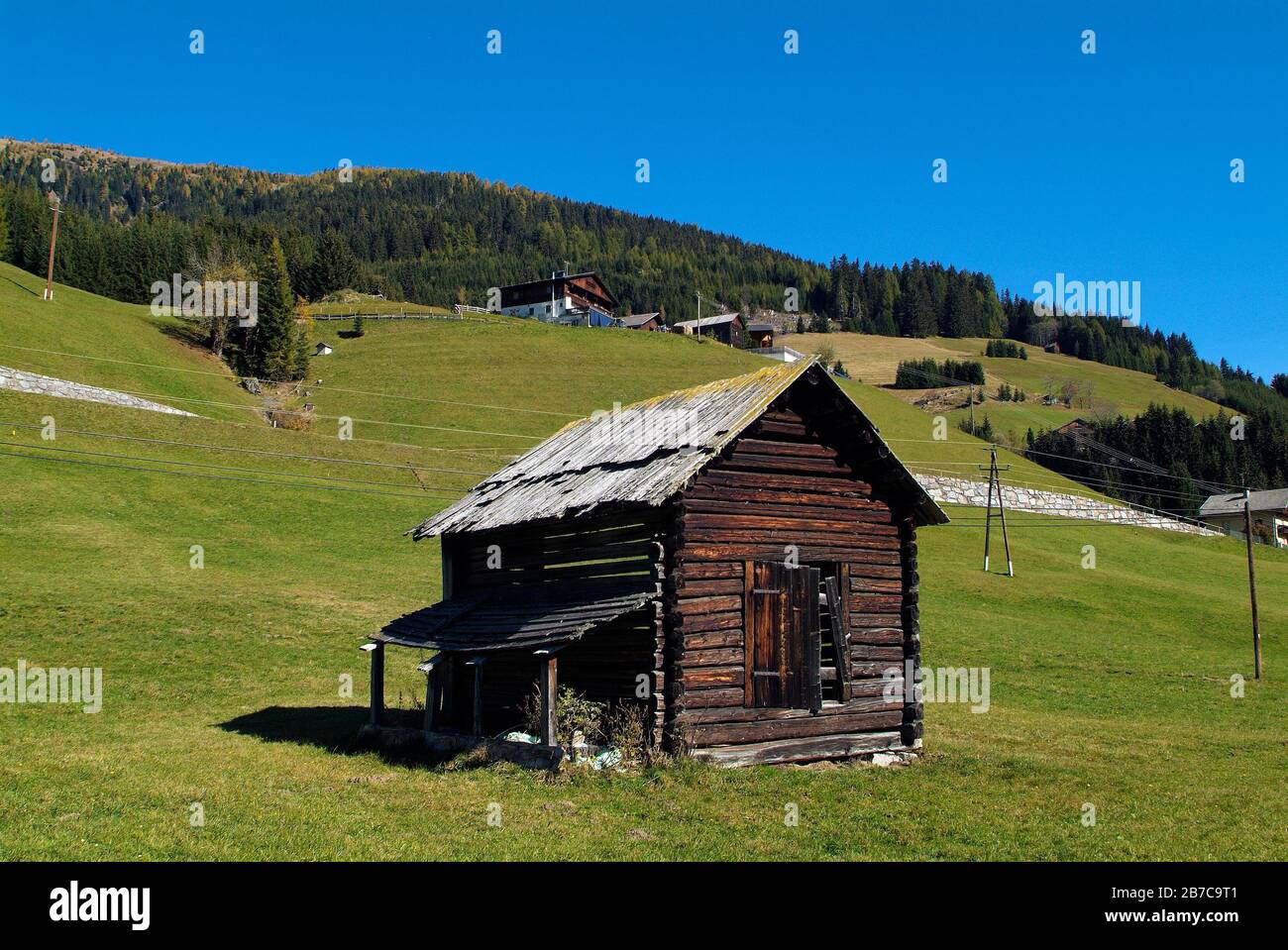 Austria, rural landscape in mountain village Obertilliach in Lesach ...