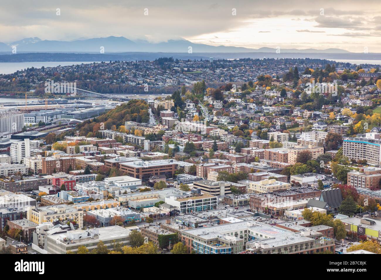 Seattle skyline space needle houses hi-res stock photography and images ...