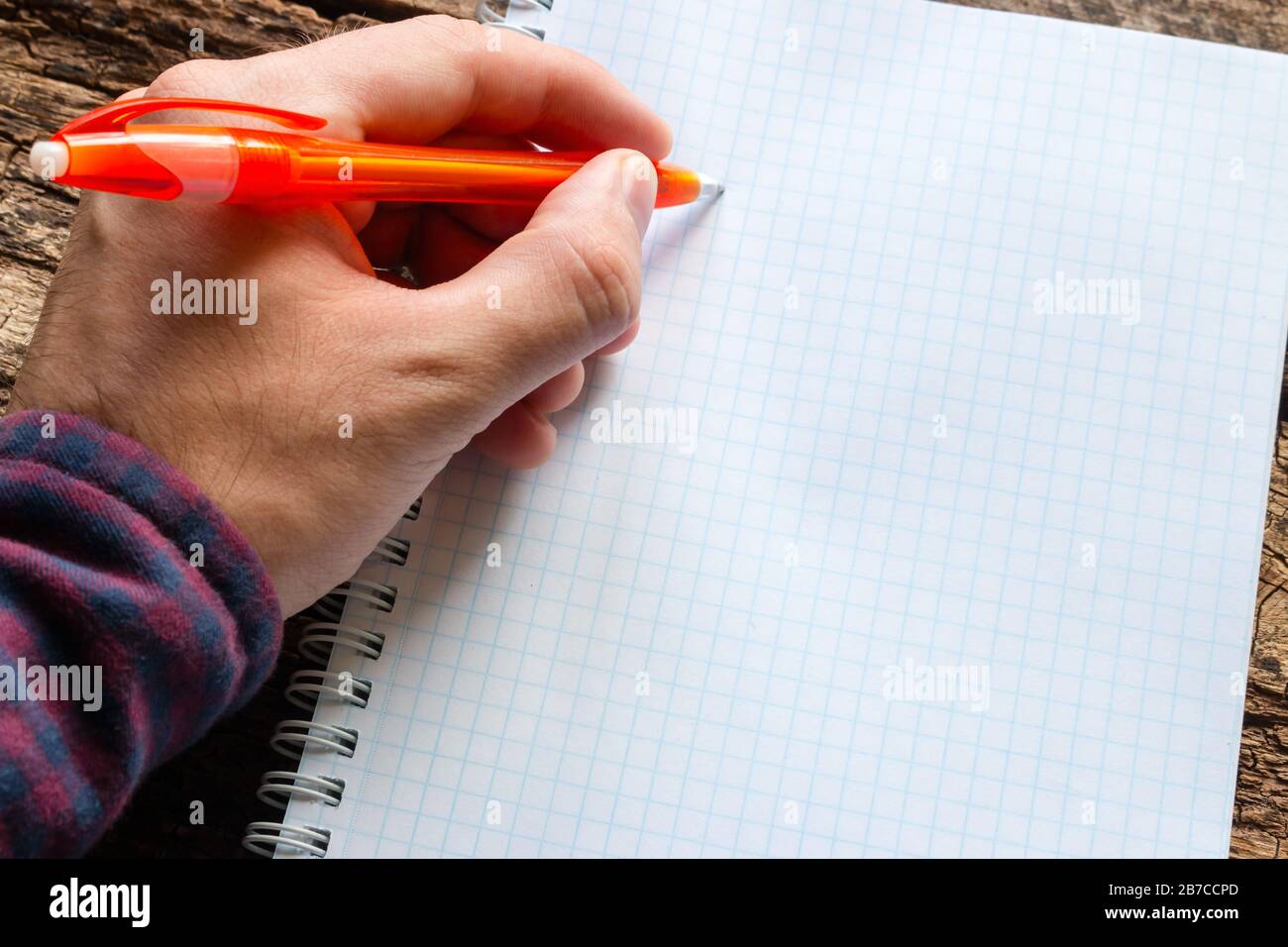 Left handed child writing hi-res stock photography and images - Alamy
