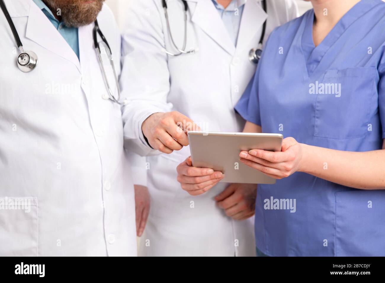 Doctor tablet patient hospital hi-res stock photography and images - Alamy