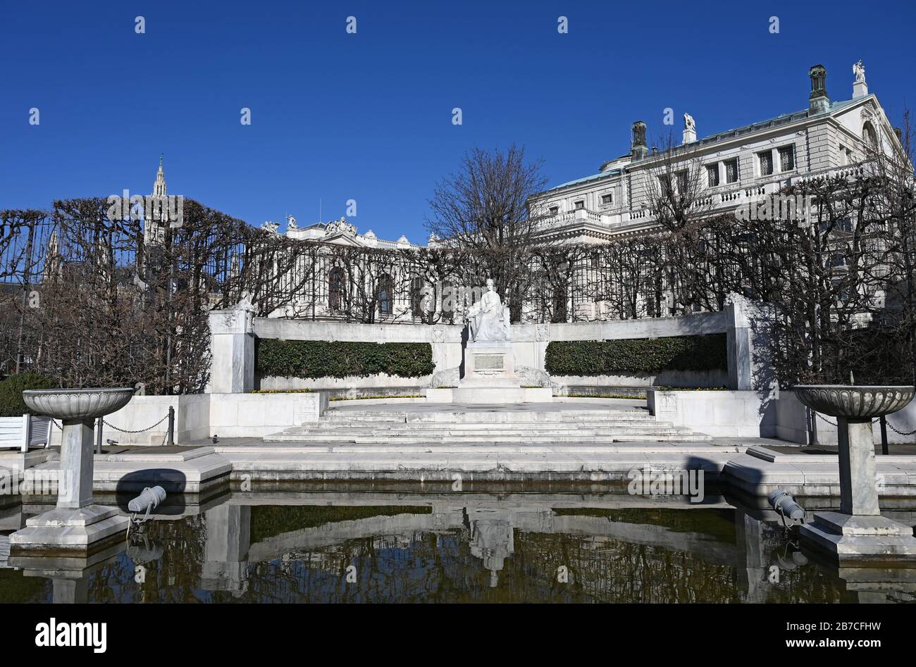 Empress elisabeth monument hi-res stock photography and images - Alamy
