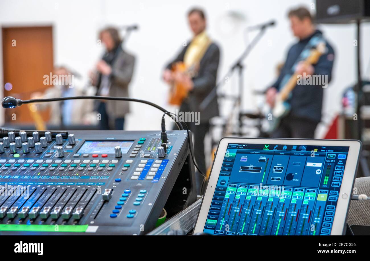 Sound control board operator hi-res stock photography and images - Alamy