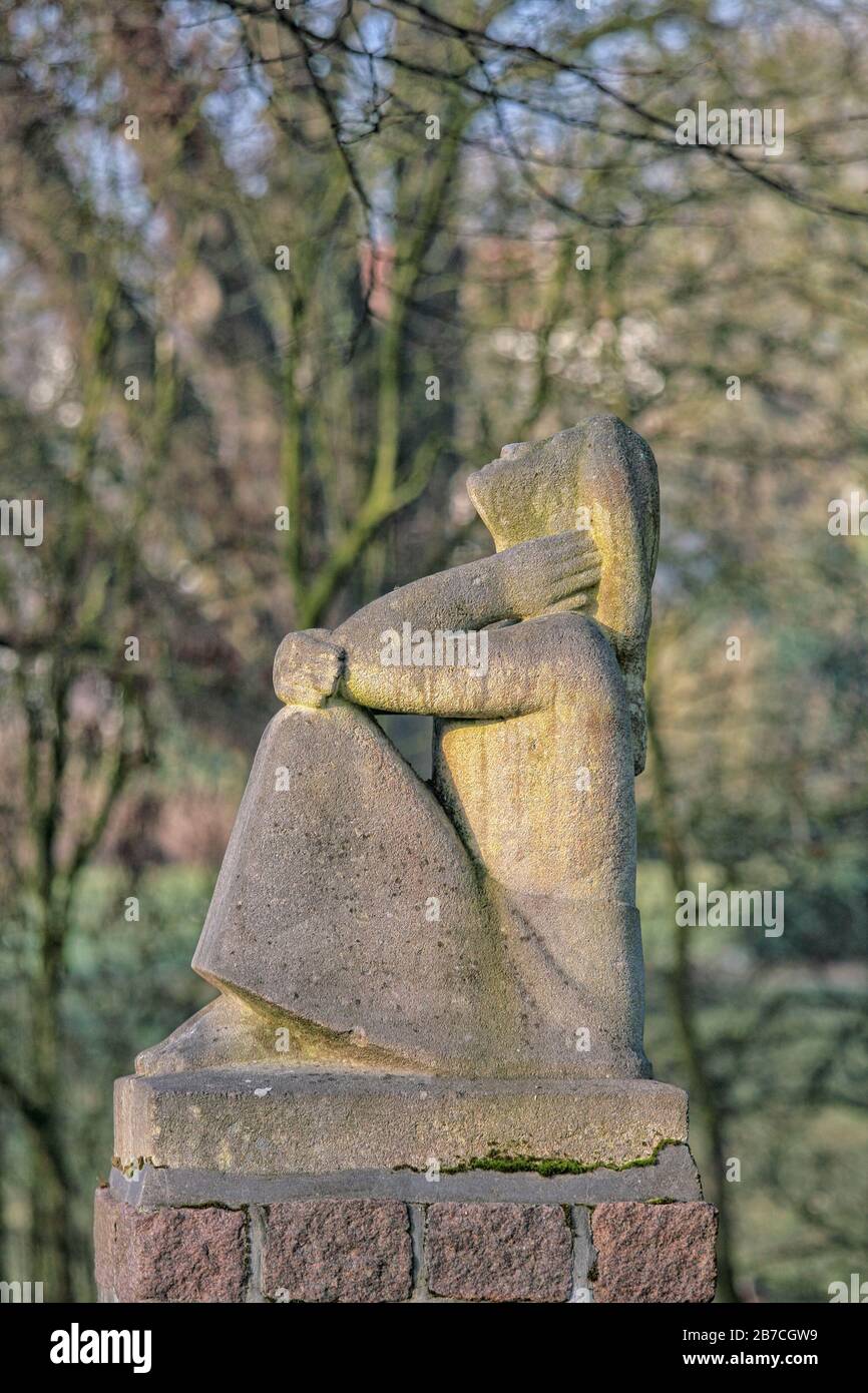 Adoring statue hi-res stock photography and images - Alamy