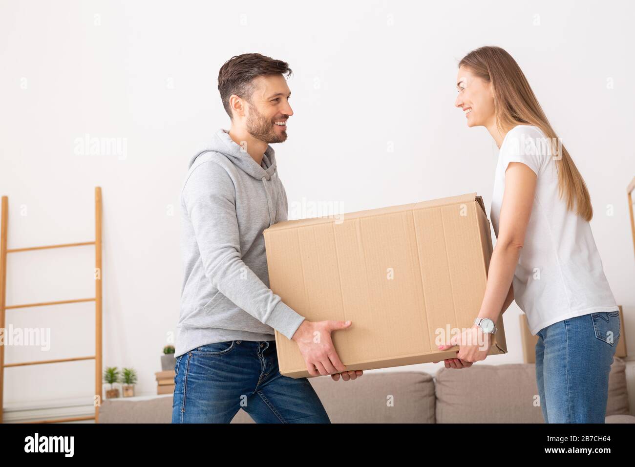 Couple starting hi-res stock photography and images - Alamy