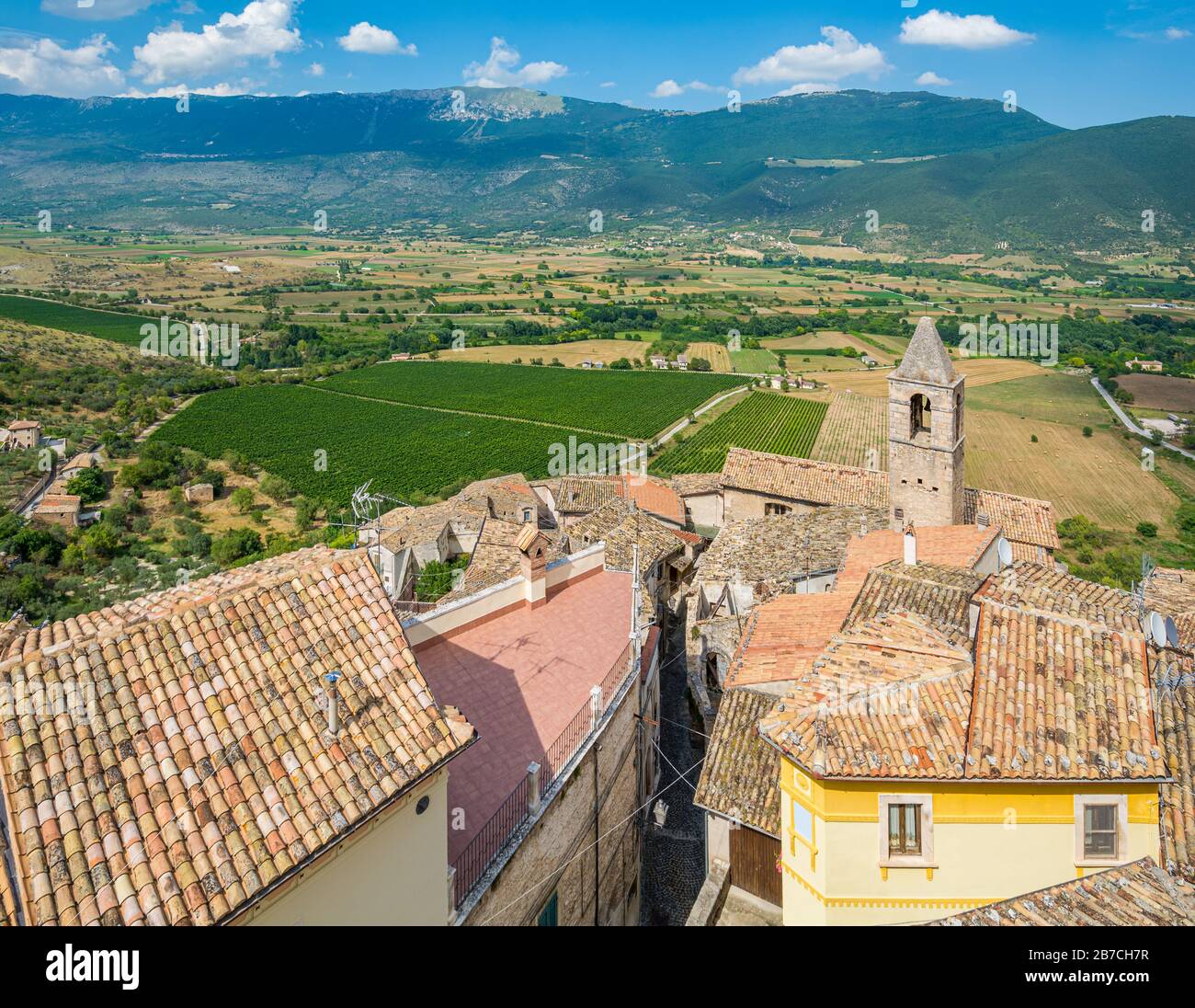 Capestrano abruzzo hi-res stock photography and images - Alamy