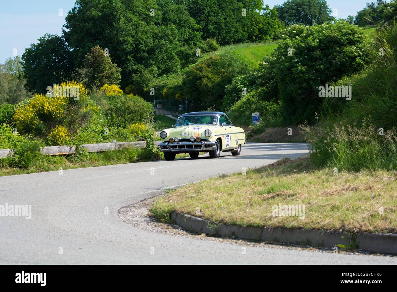 1954 lincoln capri hi-res stock photography and images - Alamy
