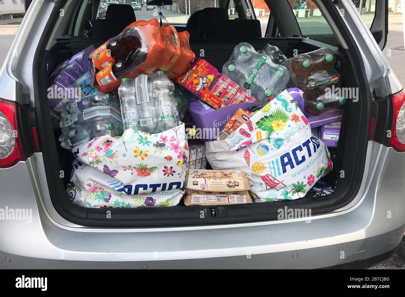 Bank out wagon hi-res stock photography and images - Alamy