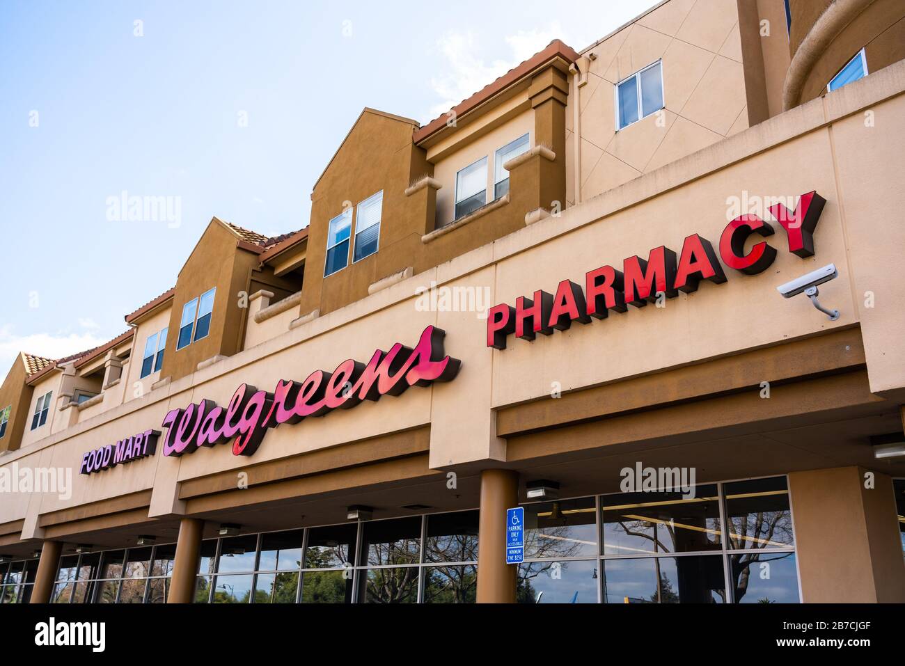 Walgreens logo hi-res stock photography and images - Alamy