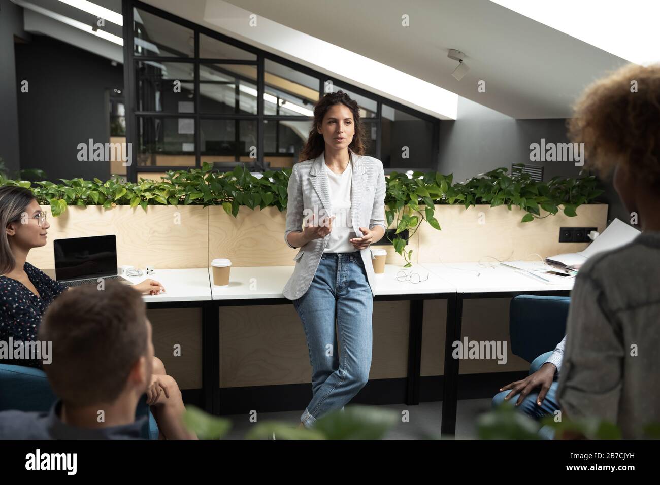 Man giving instructions hi-res stock photography and images - Alamy