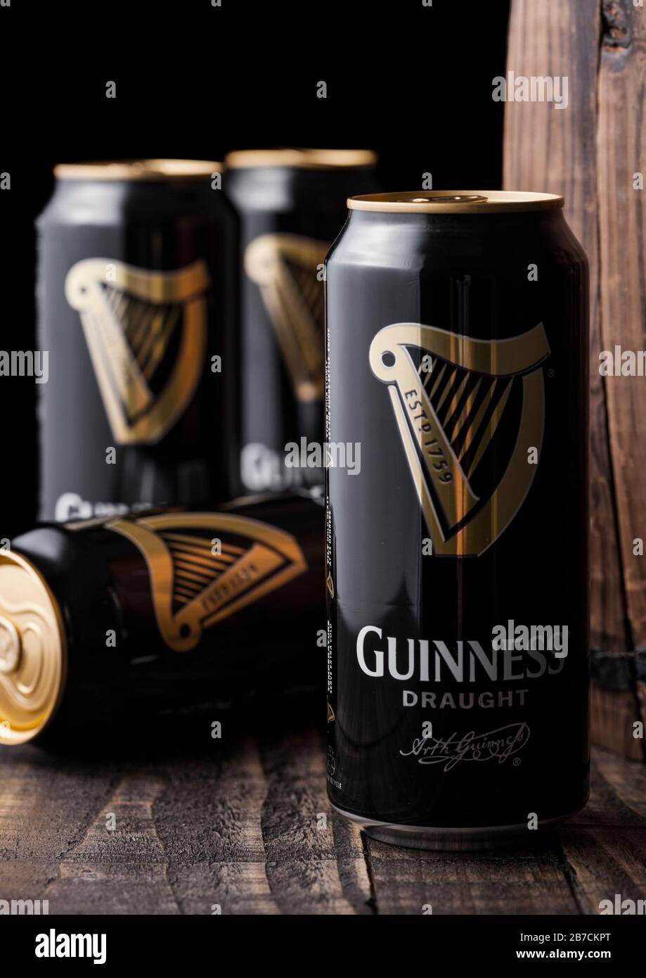 Guinness draught cans hi-res stock photography and images - Alamy