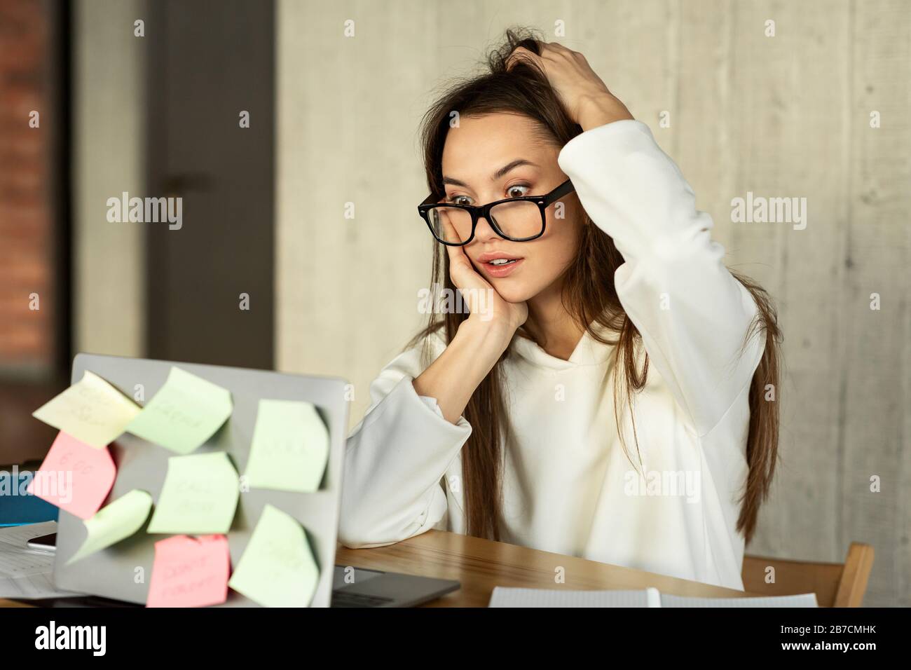 Scratches head hi-res stock photography and images - Alamy