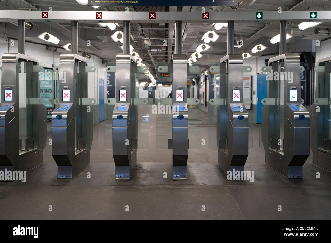 Paris subway gates hi-res stock photography and images - Alamy