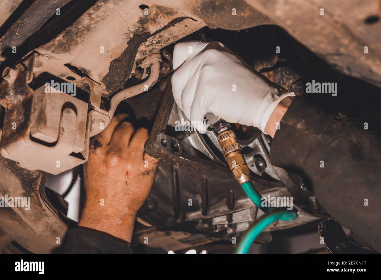 Master repairs engine in car hi-res stock photography and images - Alamy