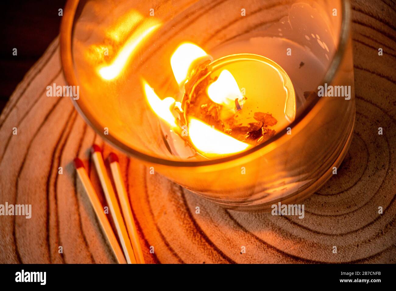 Fire on the candle hi-res stock photography and images - Alamy