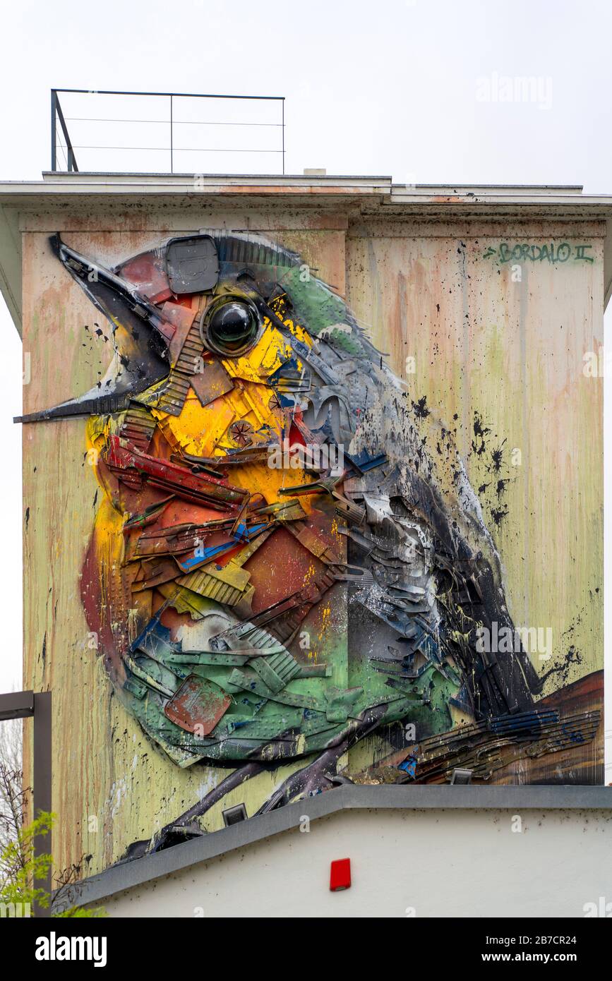 Collage artists hi-res stock photography and images - Alamy