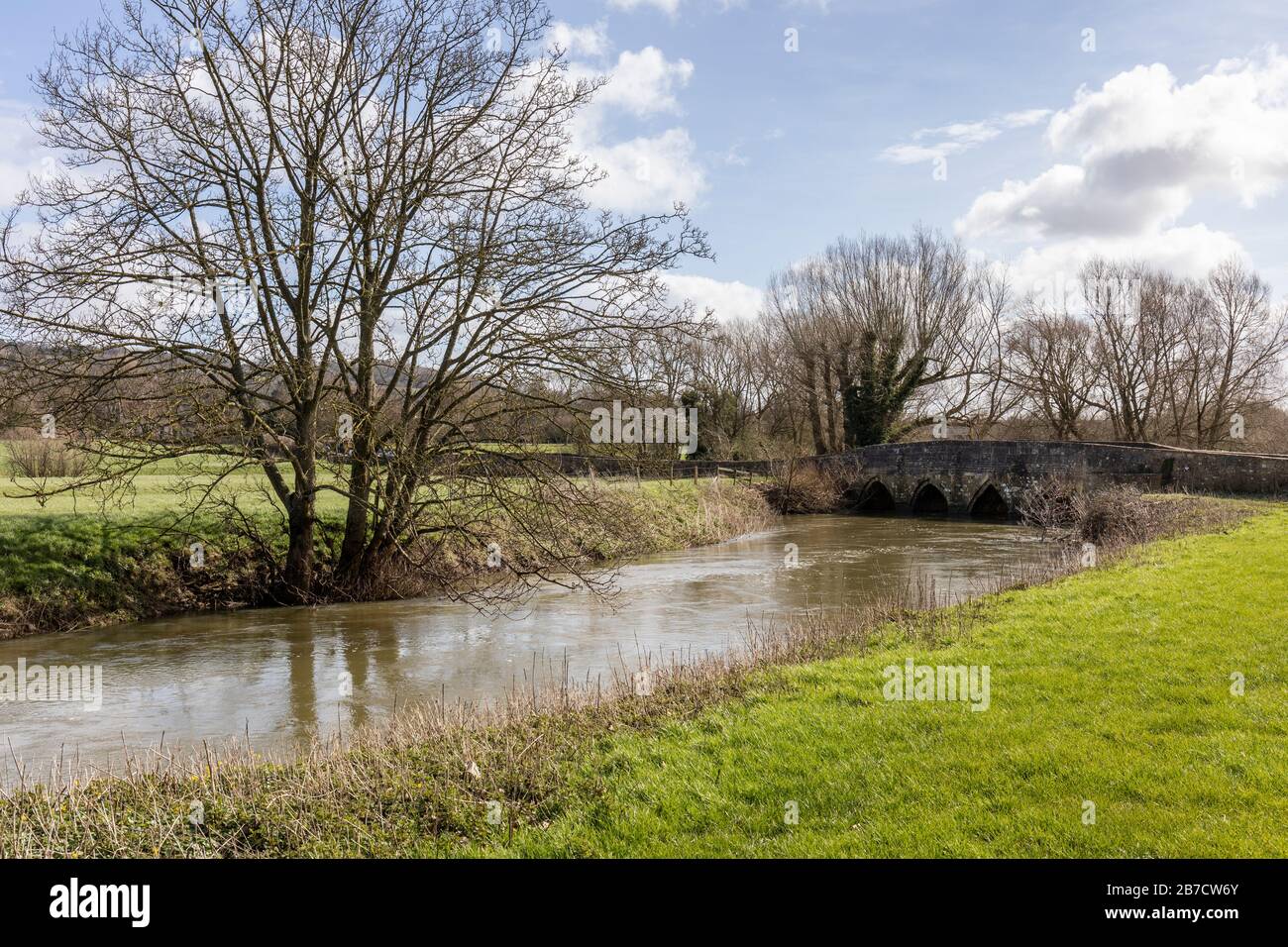 Medieval arched bridge hi-res stock photography and images - Alamy