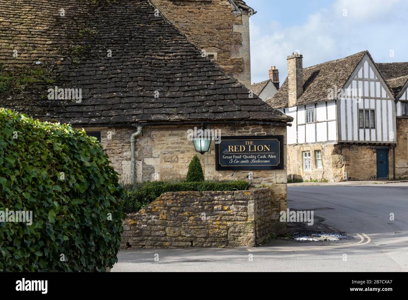 Lacock picturesque wiltshire village hi-res stock photography and ...