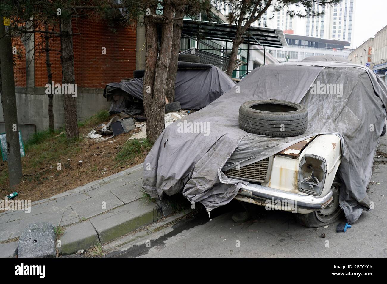 Classic vintage wrecked junk cars in the street Stock Photo - Alamy