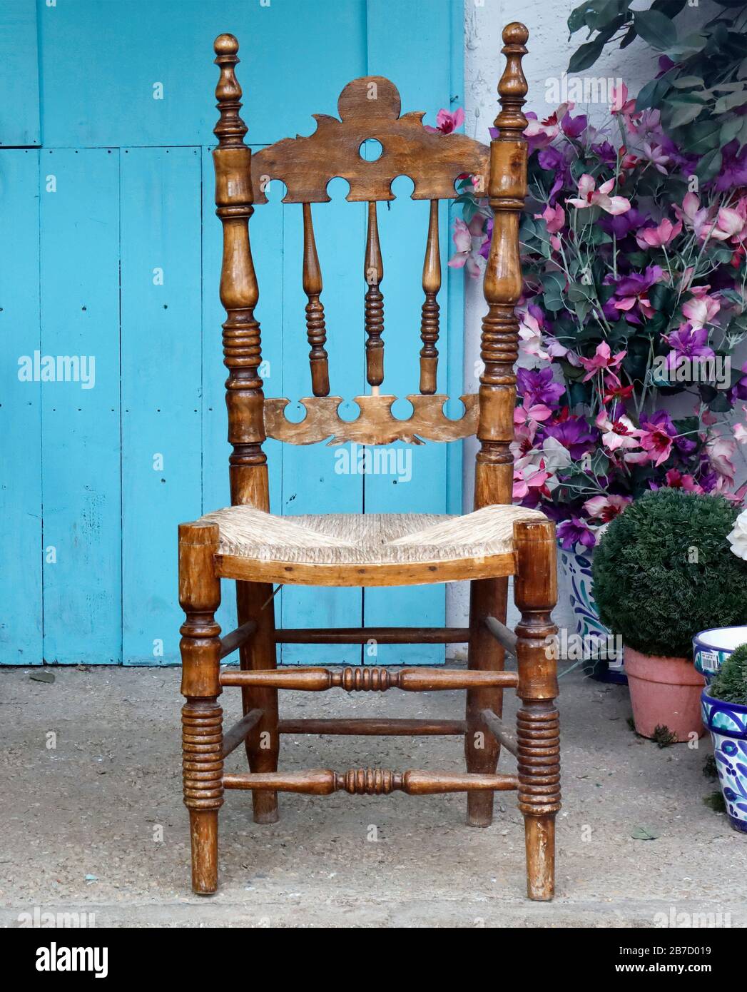 Old fashioned chair hi-res stock photography and images - Alamy