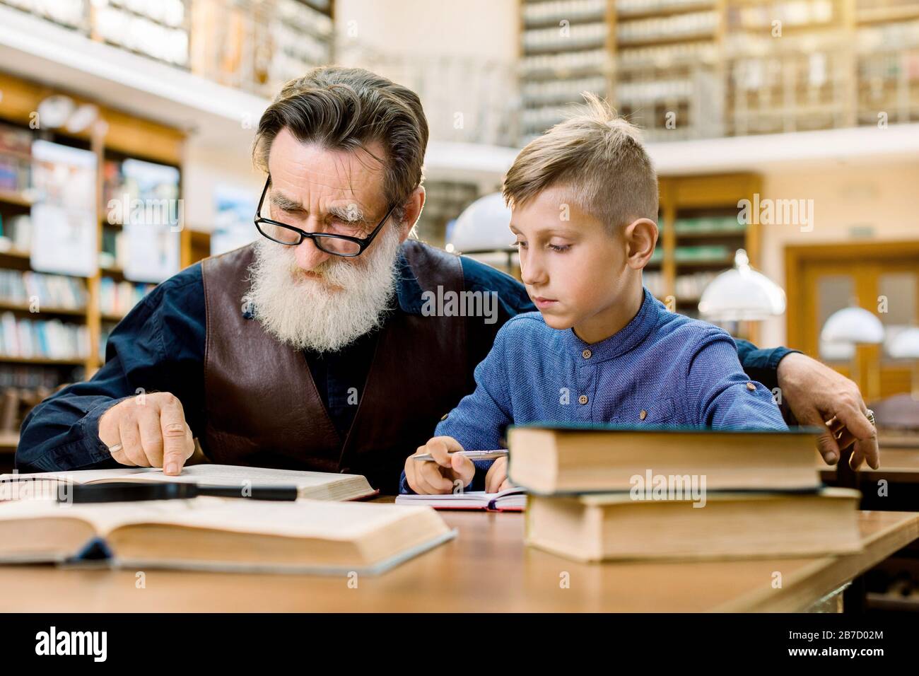 Man reading aloud hi-res stock photography and images - Alamy