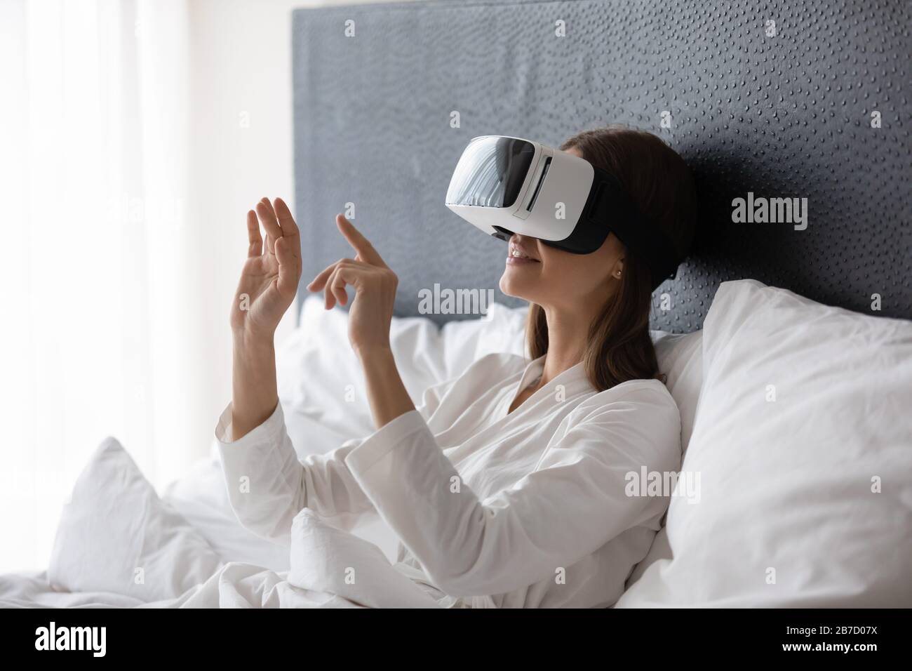 Ar vr googles hi-res stock photography and images - Alamy