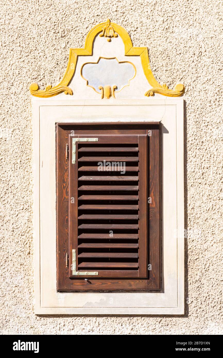 Medieval window frame hi-res stock photography and images - Alamy