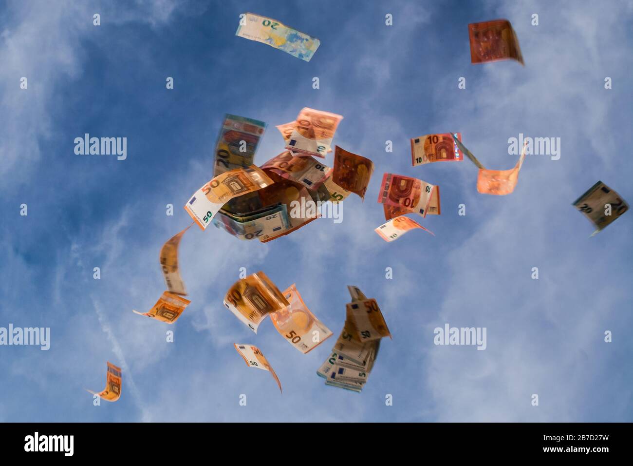 Money falling from sky hi-res stock photography and images - Alamy