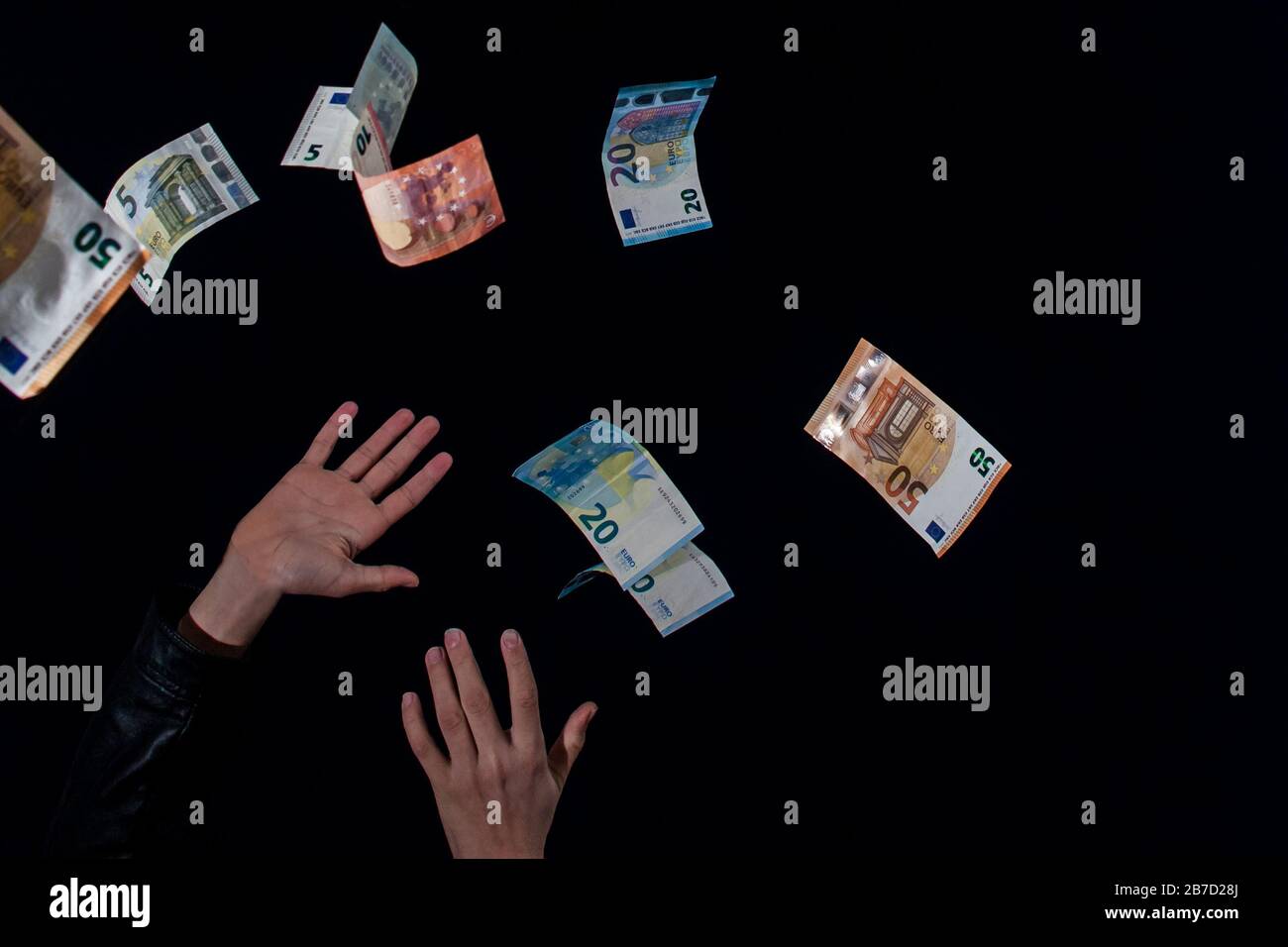 Money flying hand hi-res stock photography and images - Alamy