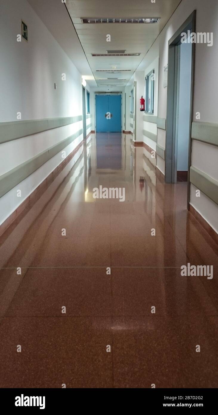 Hospital entrance doors hi-res stock photography and images - Alamy