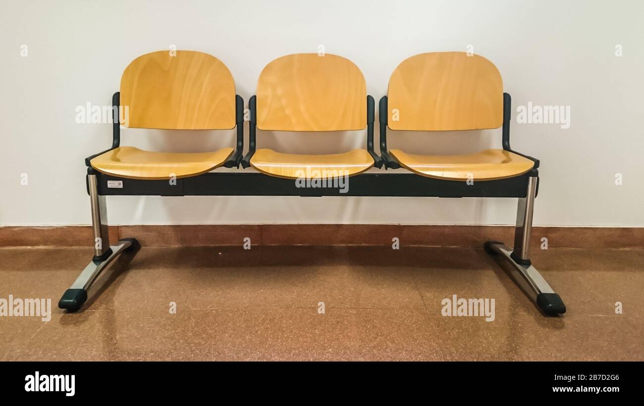 Airport chairs hi-res stock photography and images - Alamy