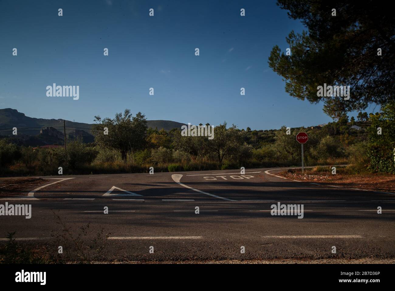 T junction sign hi-res stock photography and images - Alamy