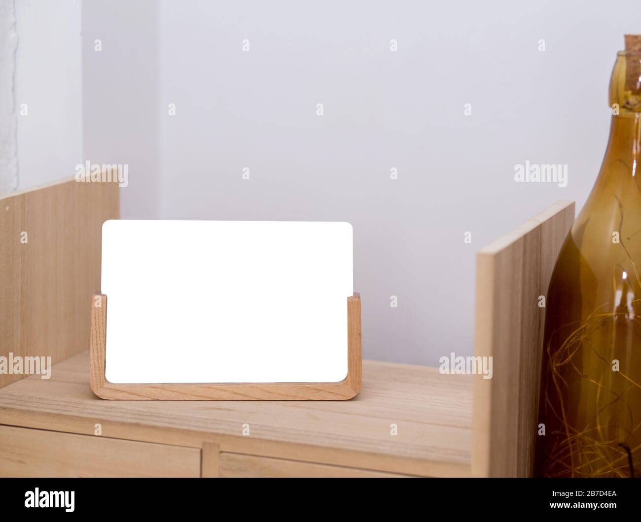 style empty photo mock up - blank photo on table Stock Photo - Alamy
