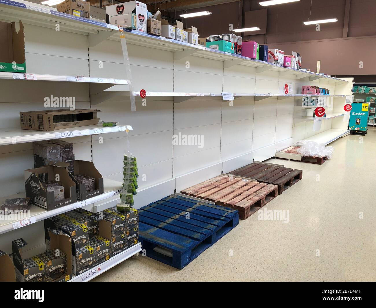 Shelves empty toilet roll tesco hi-res stock photography and images - Alamy