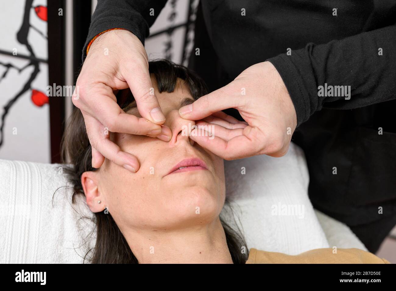 Acupuncture therapy face hi-res stock photography and images - Alamy
