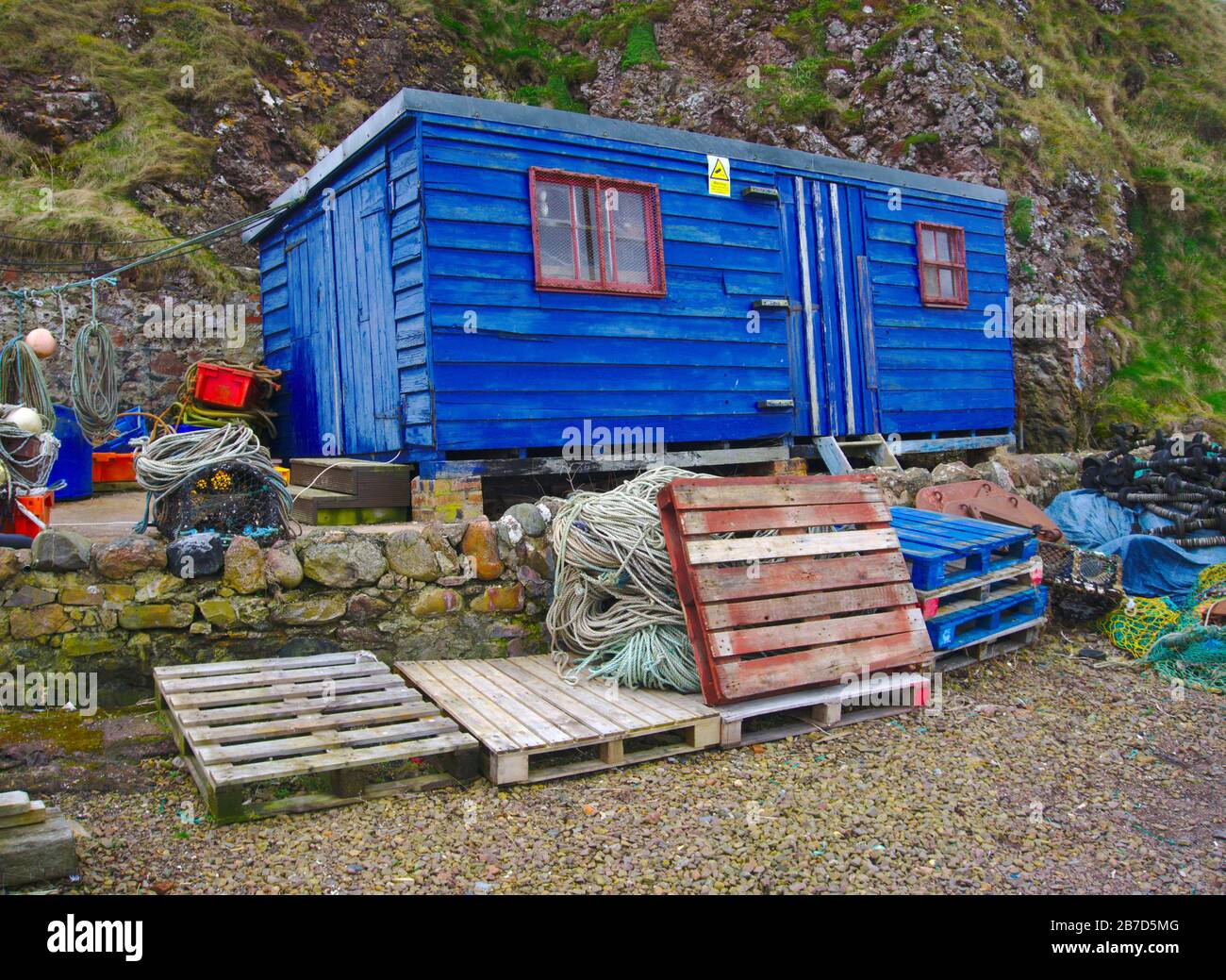 Blue pallets hi-res stock photography and images - Alamy