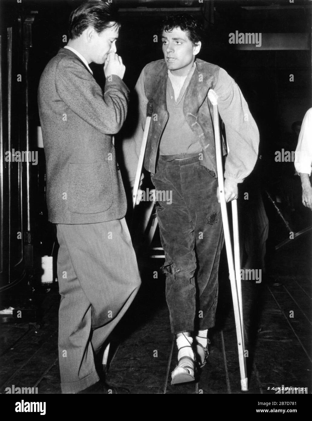 Cinematographer GREGG TOLAND and LAURENCE OLIVIER in costume as ...