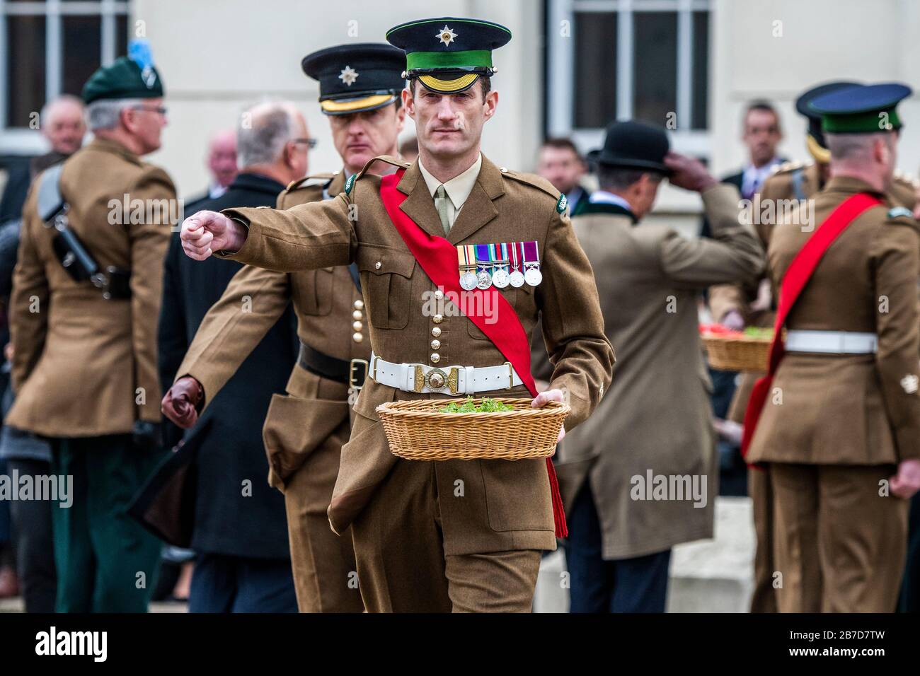 Chief general staff general sir mark carleton smith hi-res stock ...