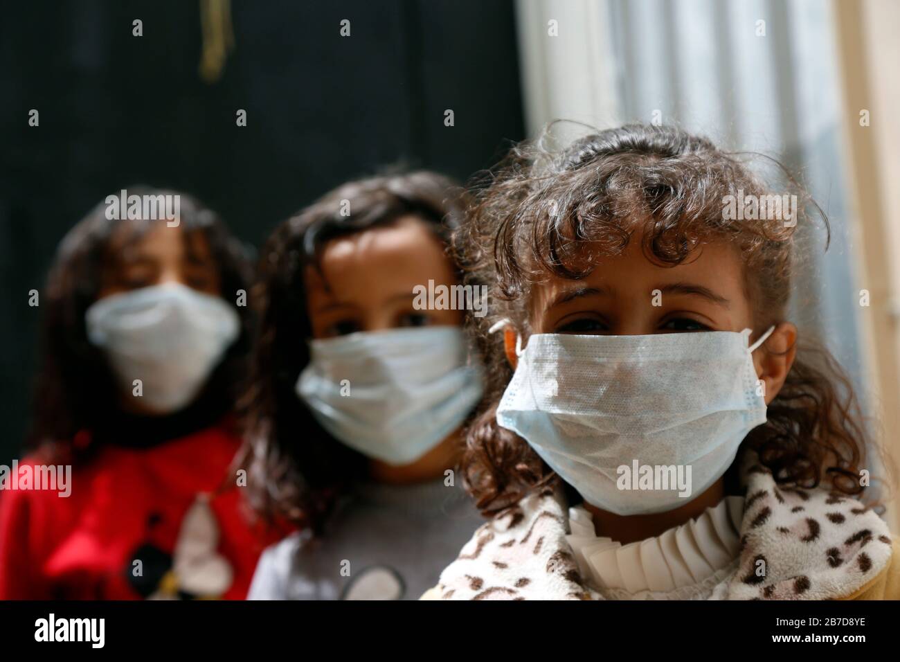 Children wearing masks hi-res stock photography and images - Alamy
