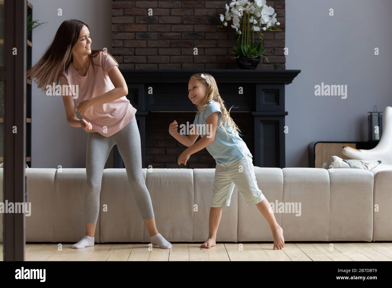 Mom daughter dancing hi-res stock photography and images - Alamy