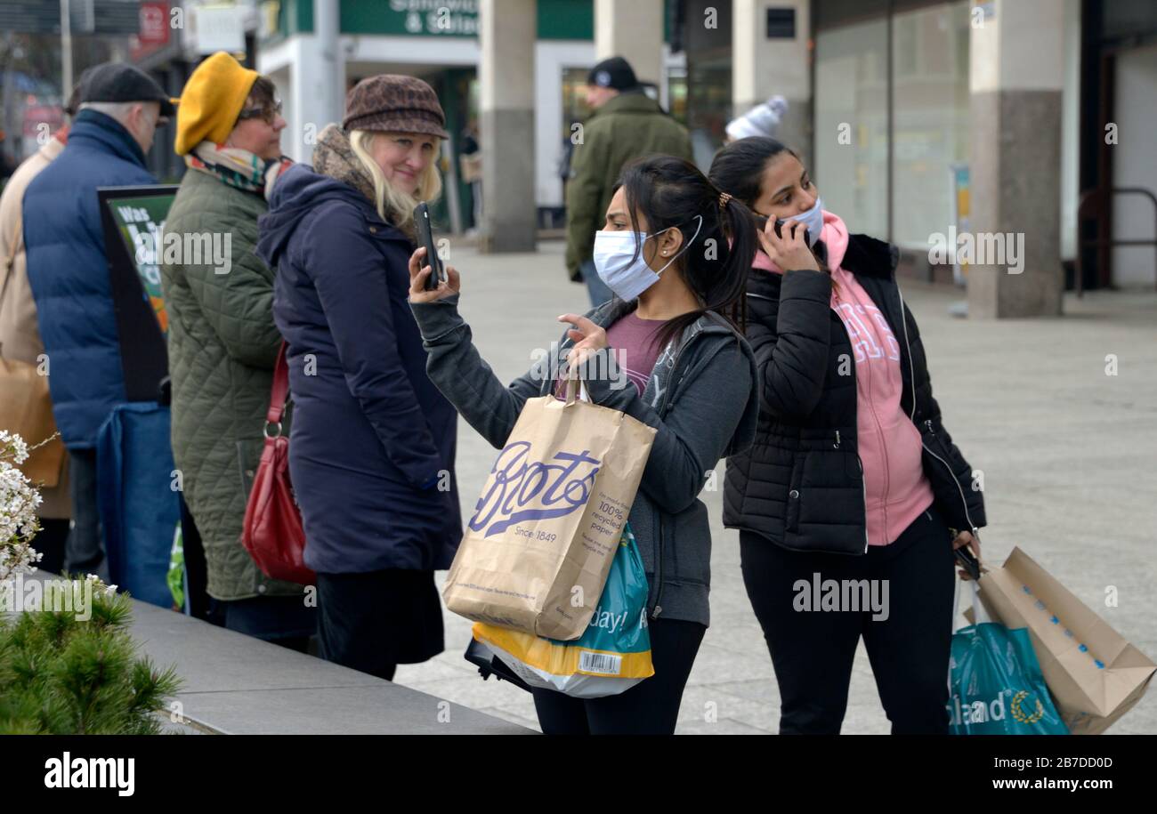 Two young women with face masks hi-res stock photography and images - Alamy