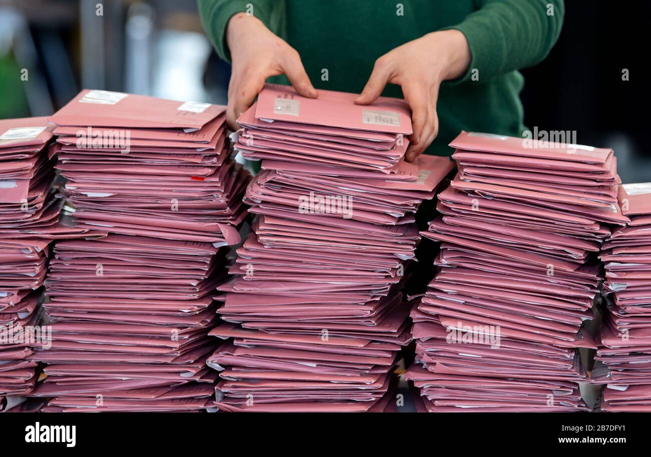 Vote counting hall hi-res stock photography and images - Alamy