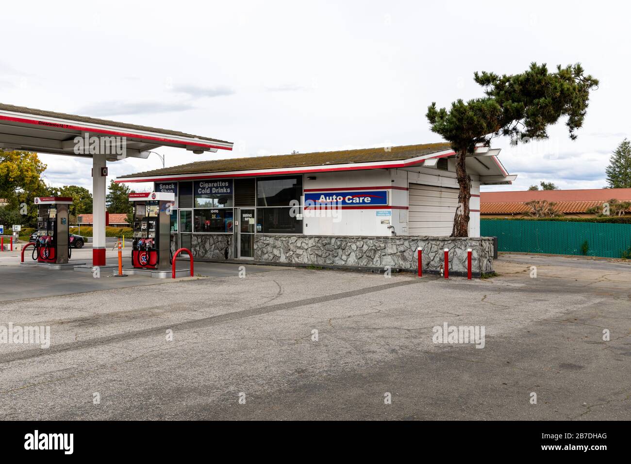 76 gas station hi-res stock photography and images - Alamy