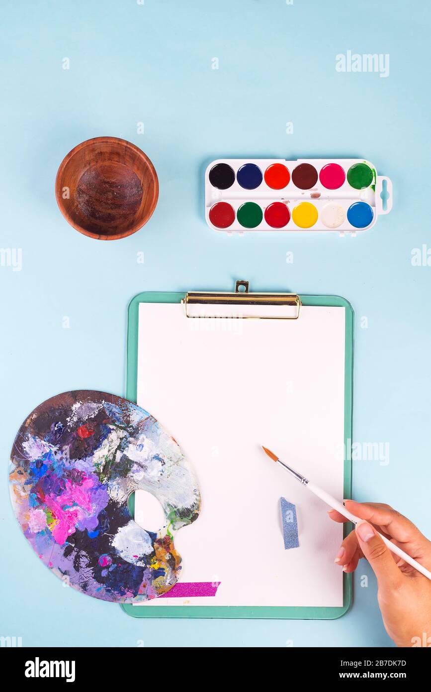 Womans hand paints sheet paper hi-res stock photography and images - Alamy