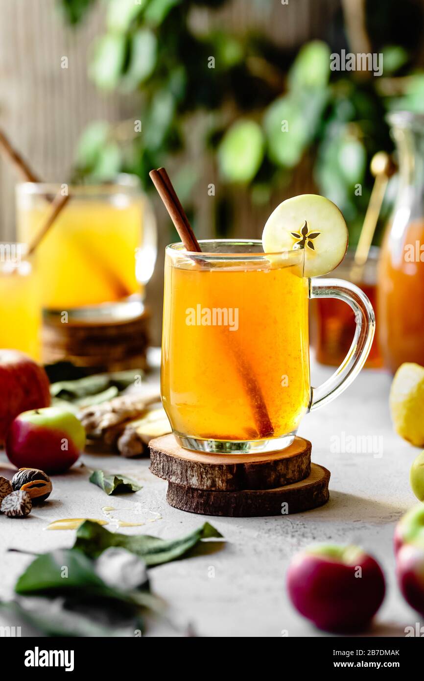 Apple cider cocktail hi-res stock photography and images - Alamy
