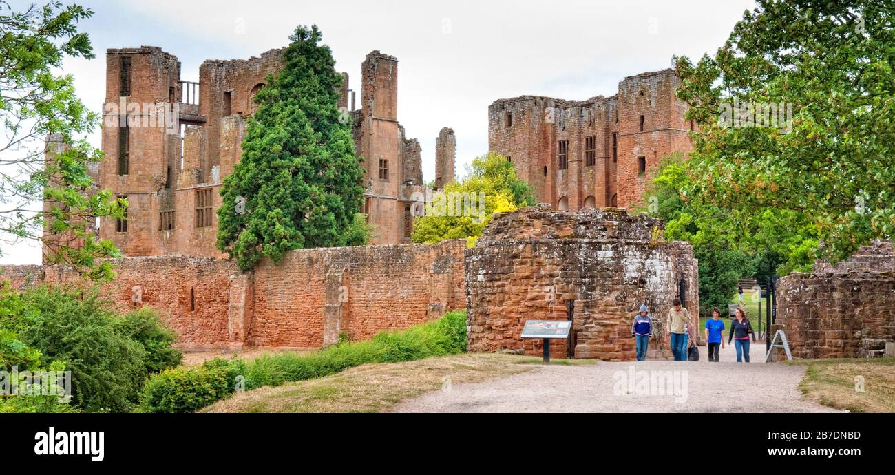 Main entrance to the ruins of Kenilworth Castle, England, UK, Britain ...