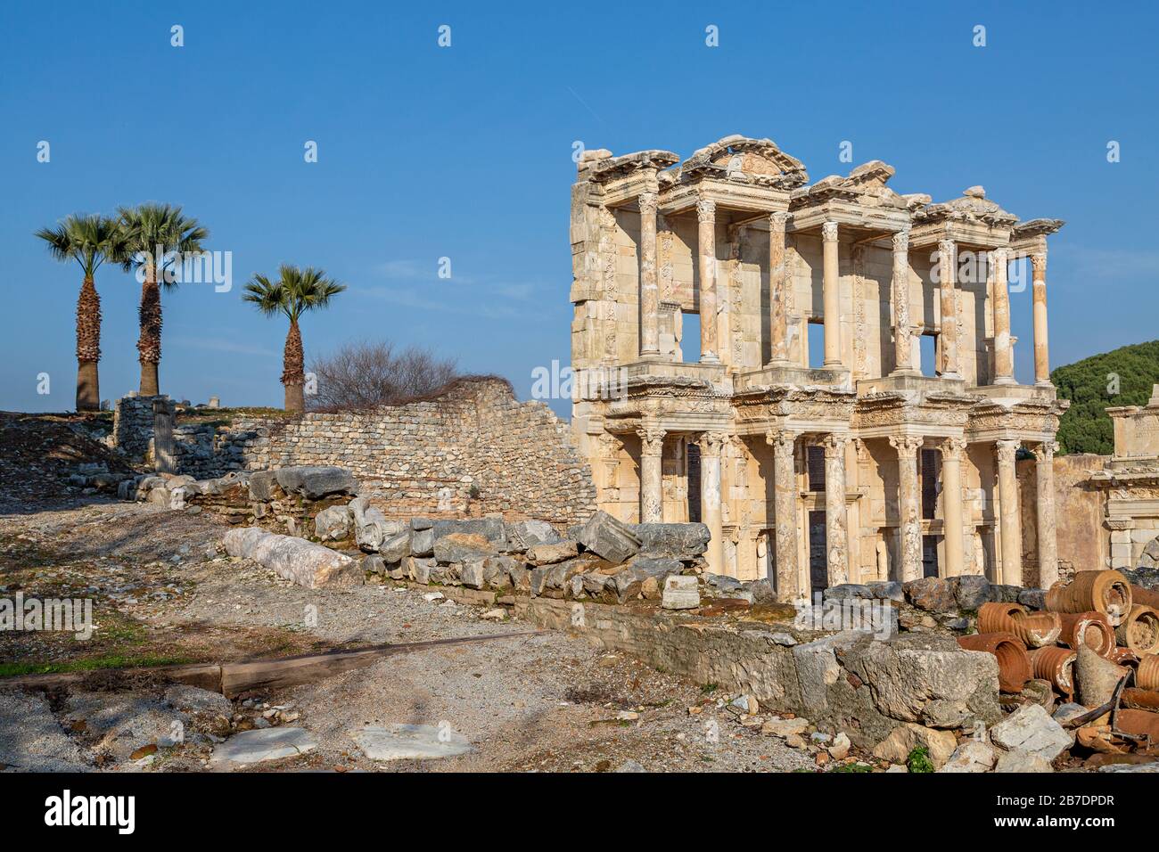 Roman Library of Celsus in the ruins of Ephesus, Selcuk, Turkey Stock ...